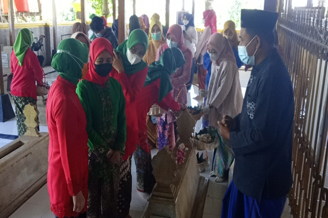 Ziarah Makam Kartini, Istri Ganjar: Perempuan Harus Cerdas | Gaya Hidup Ziarah Makam Kartini, Istri Ganjar: Perempuan Harus Cerdas | Gaya Hidup
